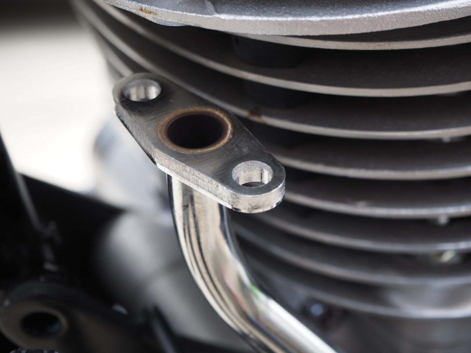 【SR400 マフラー】 GOODSテーパードコーンスリープオンマフラーカスタム(AISキャンセルプレートDIY)&マフラー磨き（ヨシムラ ...