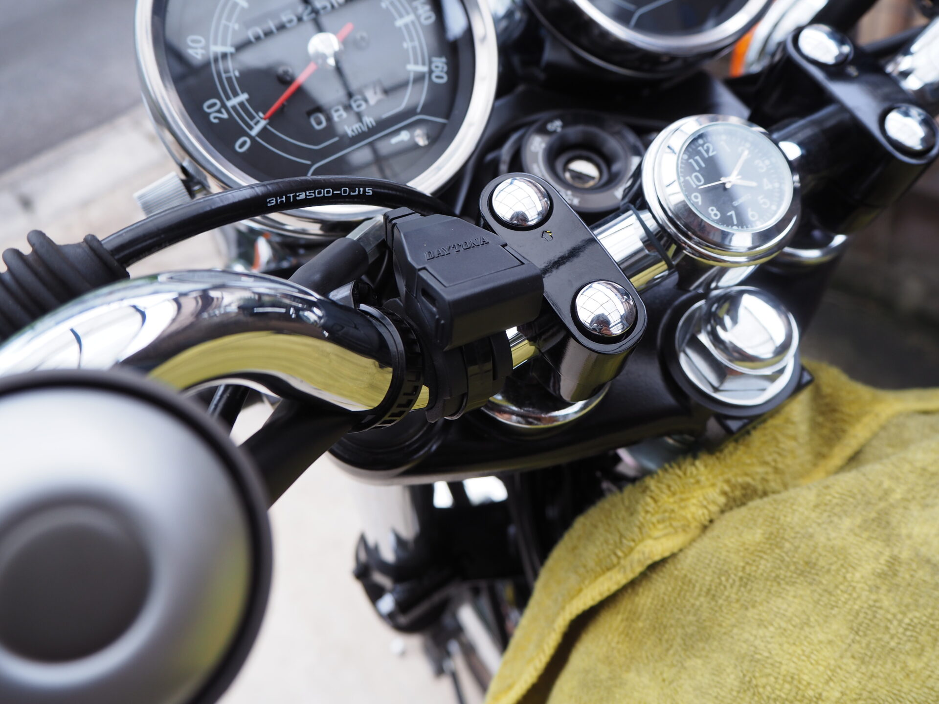 【SR400 電源取り出し】 安全確実なDEITONA バイク専用USB電源取付け方2選 ライダー歴20年でSR 400ファイナルエディションリミテッドにのる”猫山”ほのぼのブログ | 猫山 ...